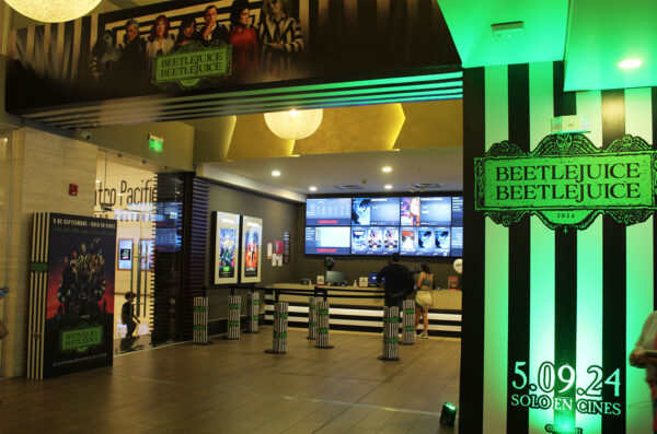 Premiere de BeetleJuice BeetleJuice - Cinemark Pacific Center | Pacific ...